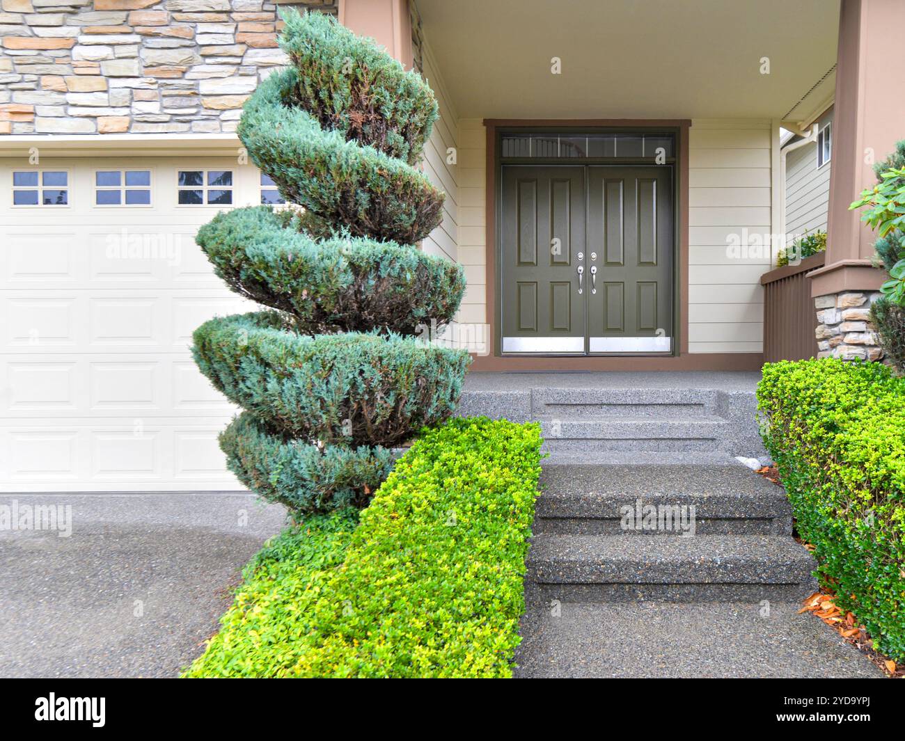 Front facade entrance modern hi-res stock photography and images - Alamy