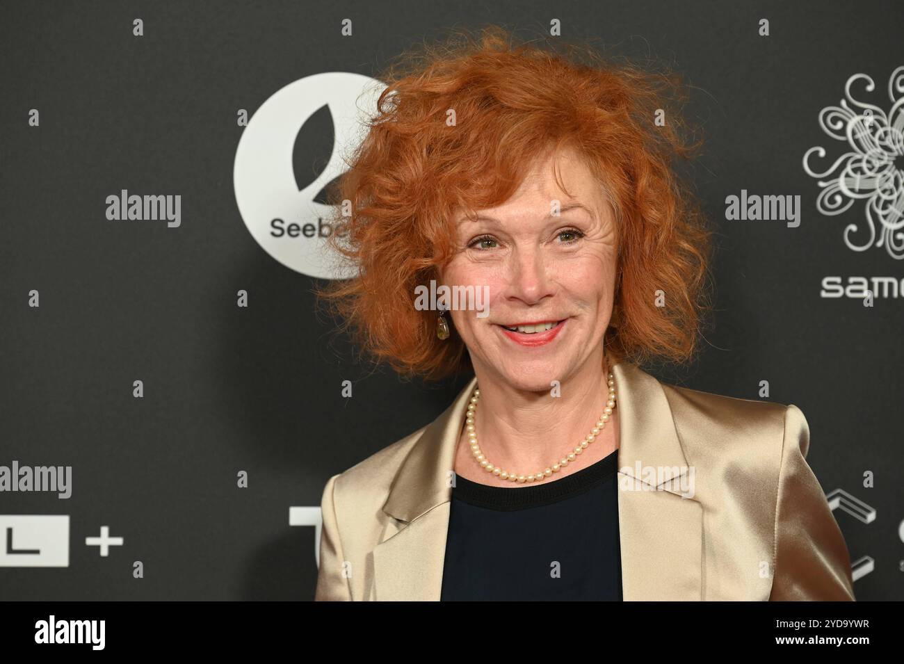 Schauspielerin Heike Trinker posiert vor der Verleihung der Film ...