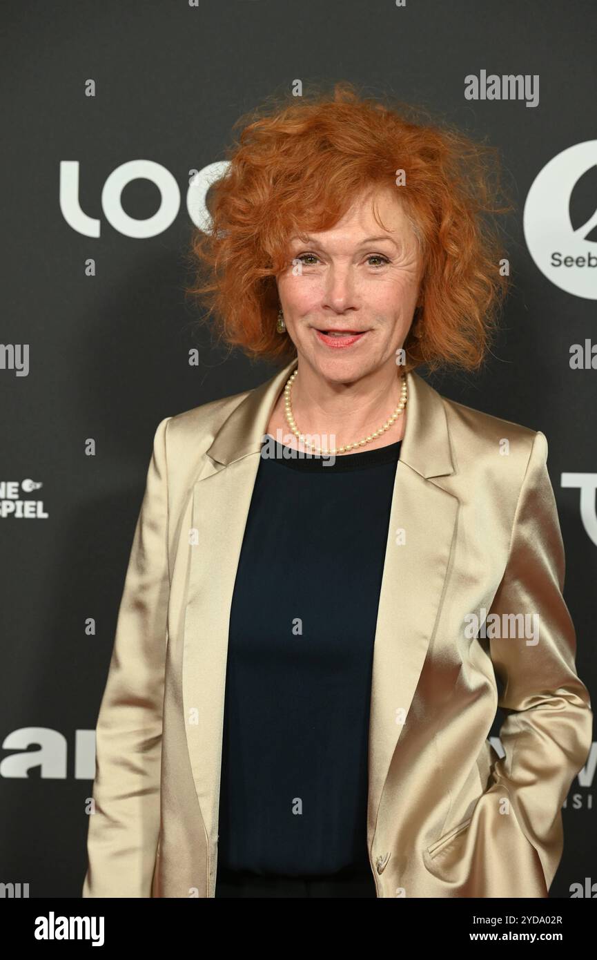 Schauspielerin Heike Trinker posiert vor der Verleihung der Film ...