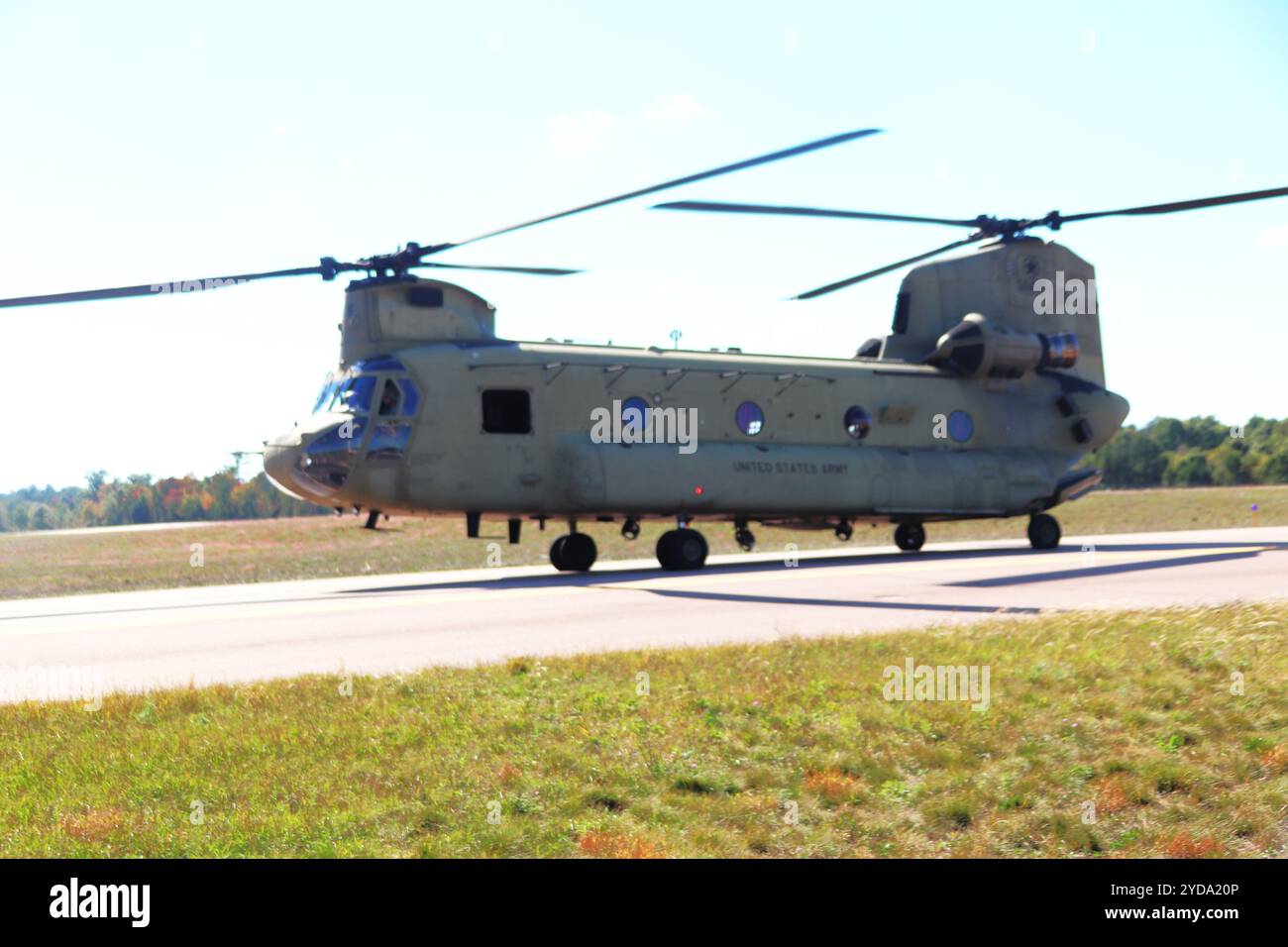 A CH-47 Chinook and crew with the 7th Battalion, 158th Aviation ...
