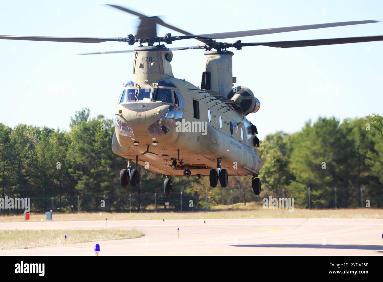 A CH-47 Chinook and crew with the 7th Battalion, 158th Aviation ...