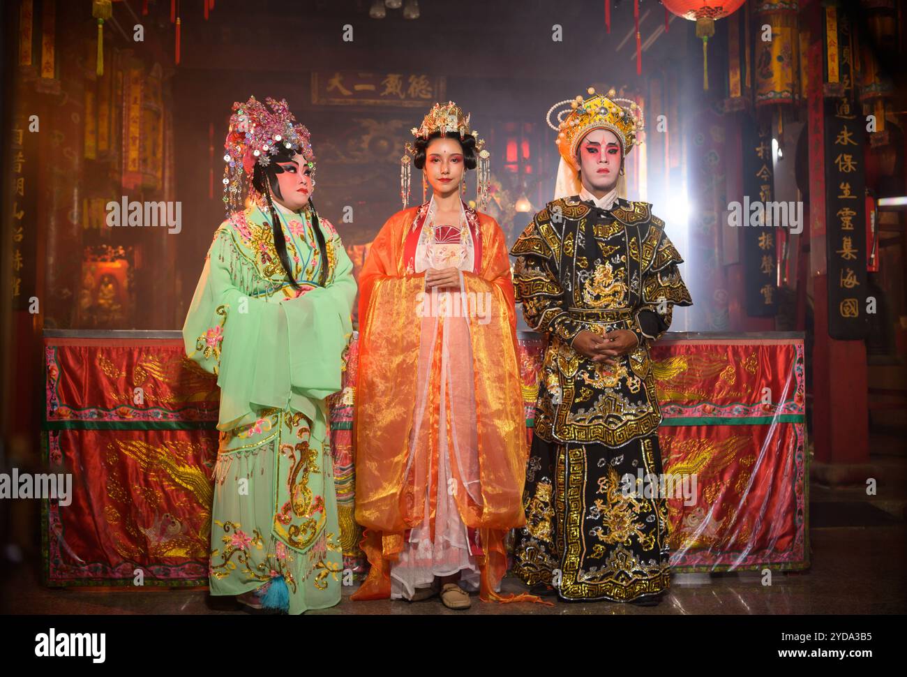 Male and female Chinese opera actors Light a candle to pray homage to ...