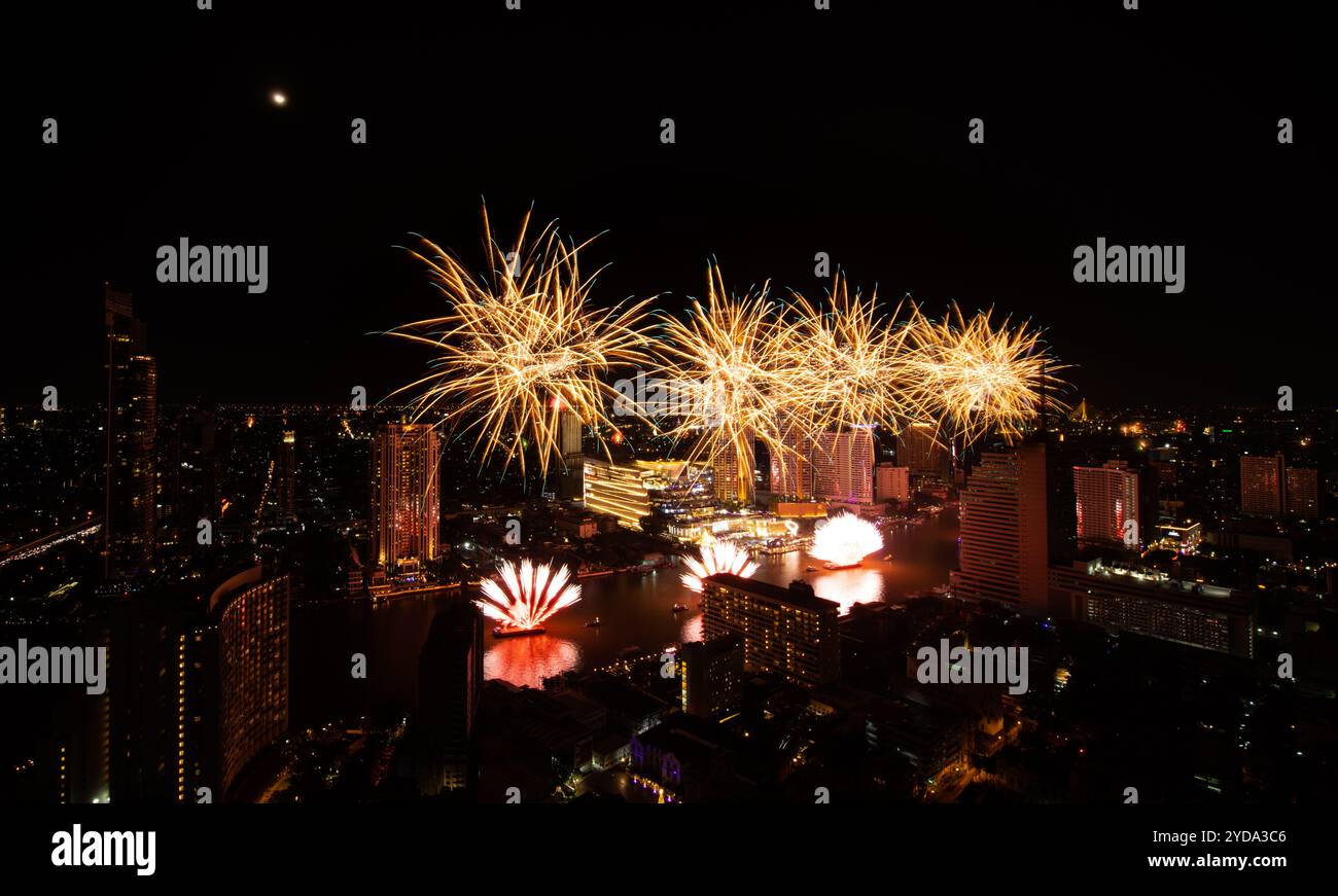 Spectacular fireworks display along the River Stock Photo - Alamy