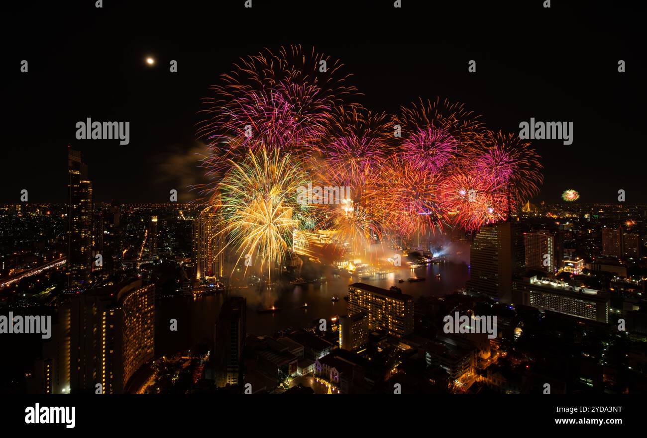 Spectacular fireworks display along the River Stock Photo - Alamy