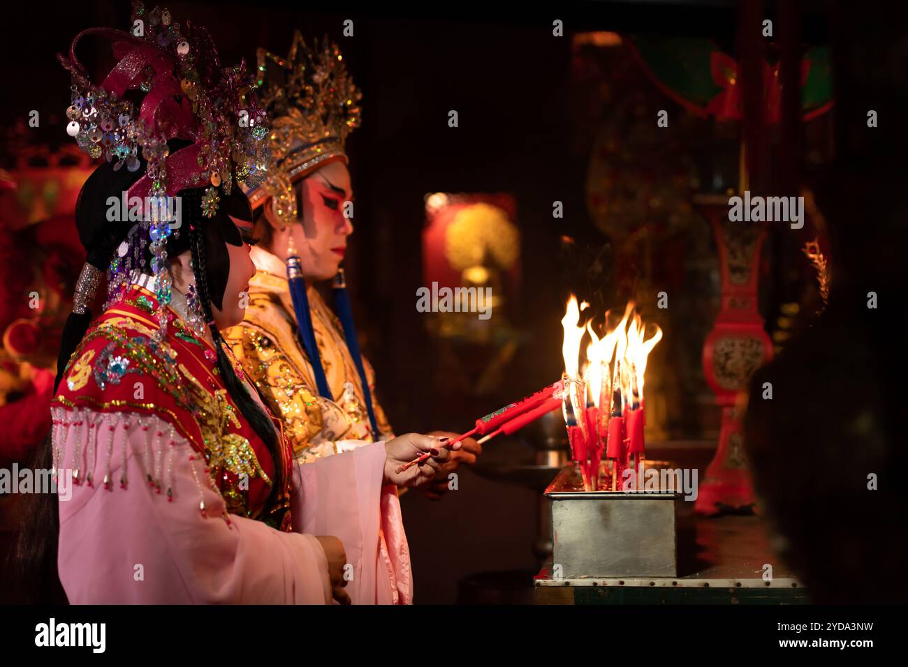 Male and female Chinese opera actors Light a candle to pray homage to ...