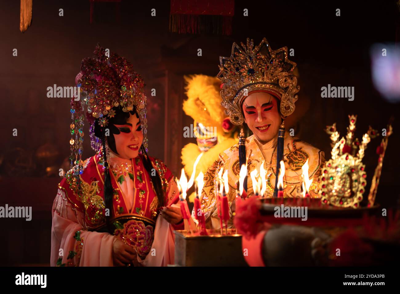 Male and female Chinese opera actors Light a candle to pray homage to ...