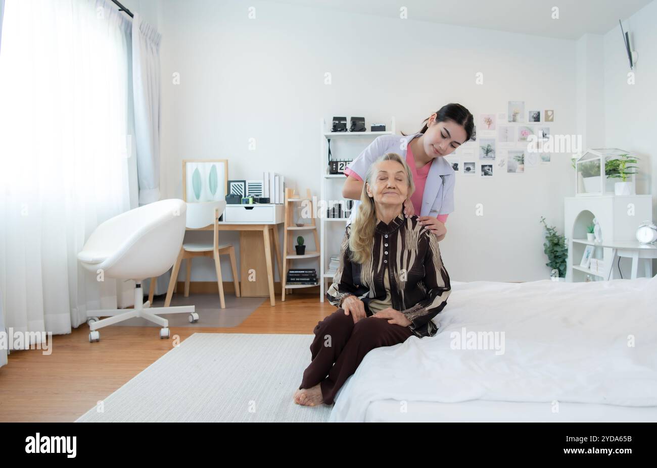 Caregiver for an elderly woman Weekly check-ups at the patient's residence. Ready to give ...