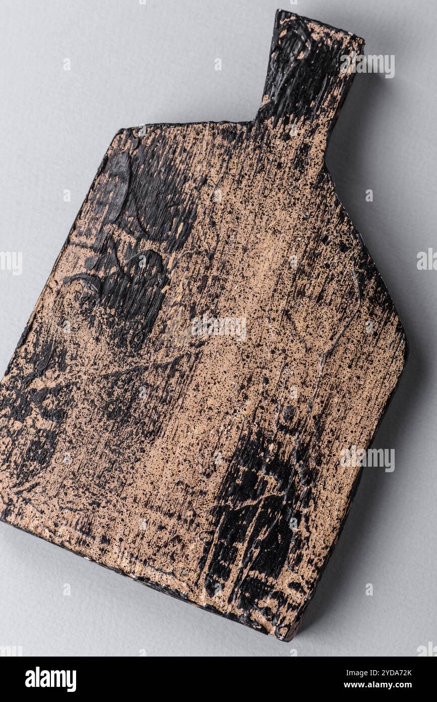 Empty wooden cutting board on gray textured concrete background Stock ...