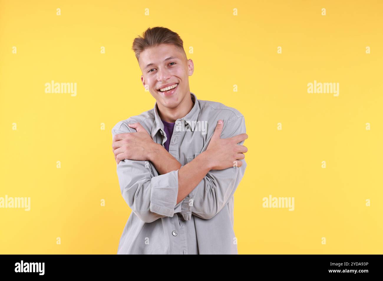 Man hugging himself hi-res stock photography and images - Alamy
