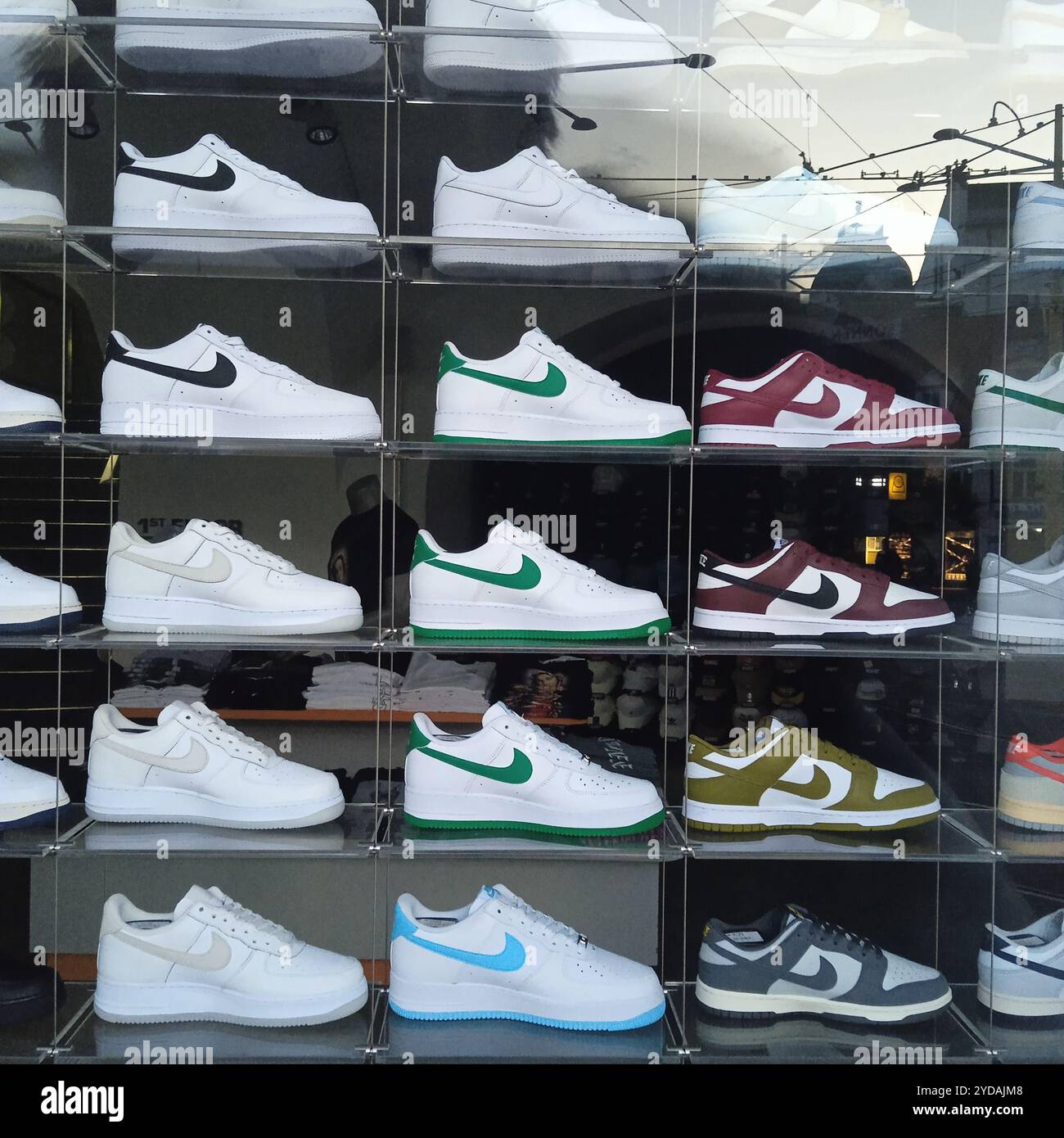 Trading goods hi-res stock photography and images - Alamy