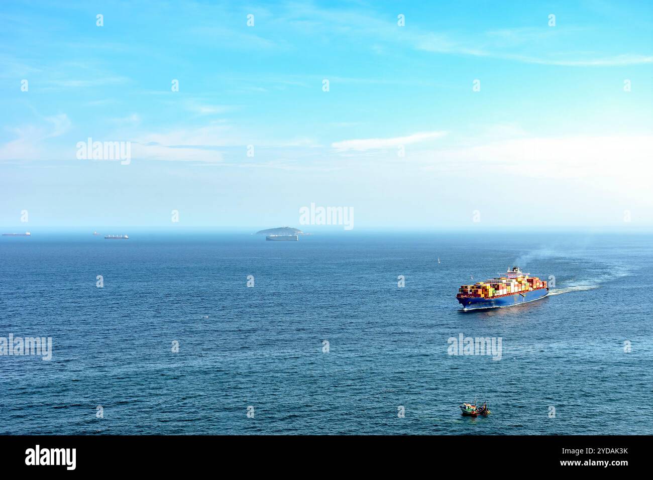 Full load of containers hi-res stock photography and images - Alamy