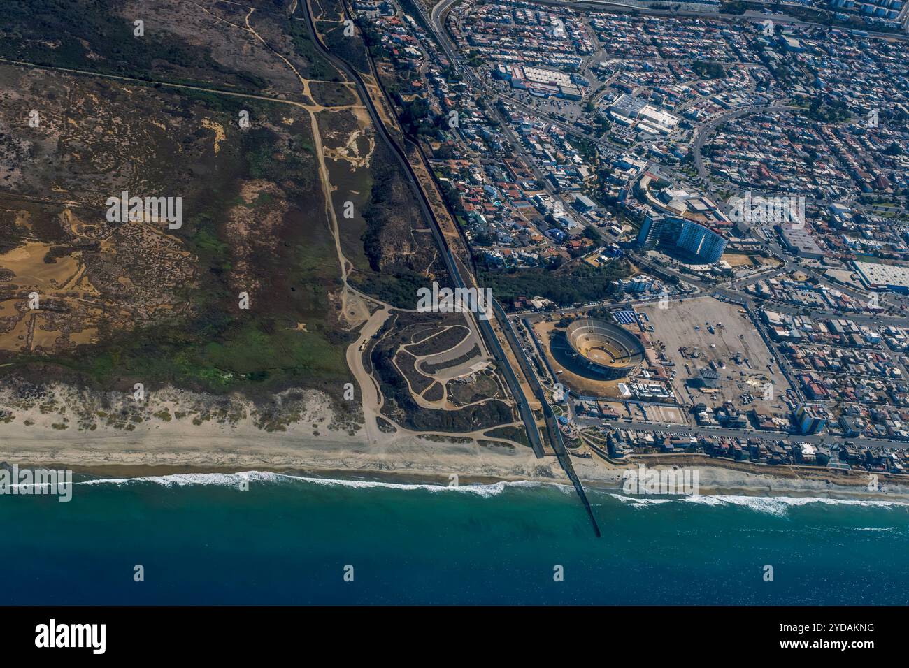San Diego, USA. 21st Oct, 2024. Aerial photograph: On the left is ...