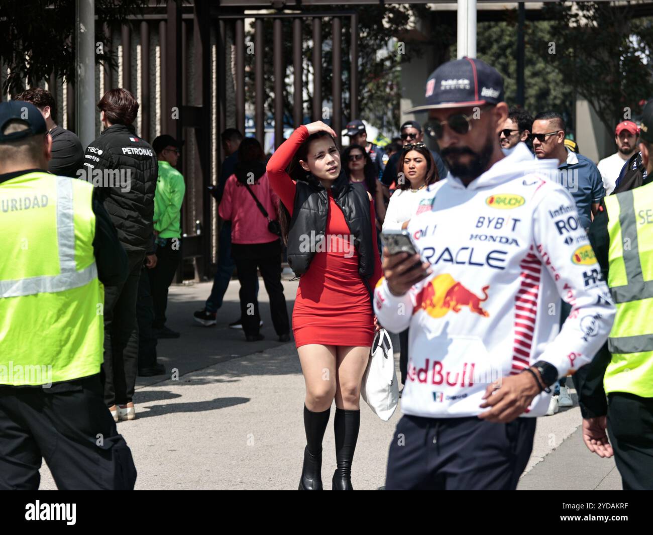 Motorsports fans go to the Autodromo Hermanos Rodriguez in CDMX, to ...