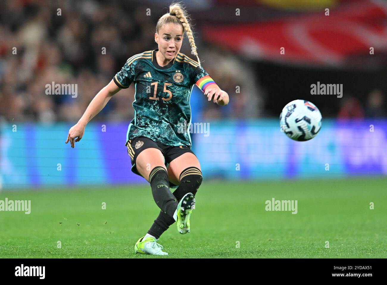 Giulia Gwinn (15 Germany) crosses the ball during the International ...