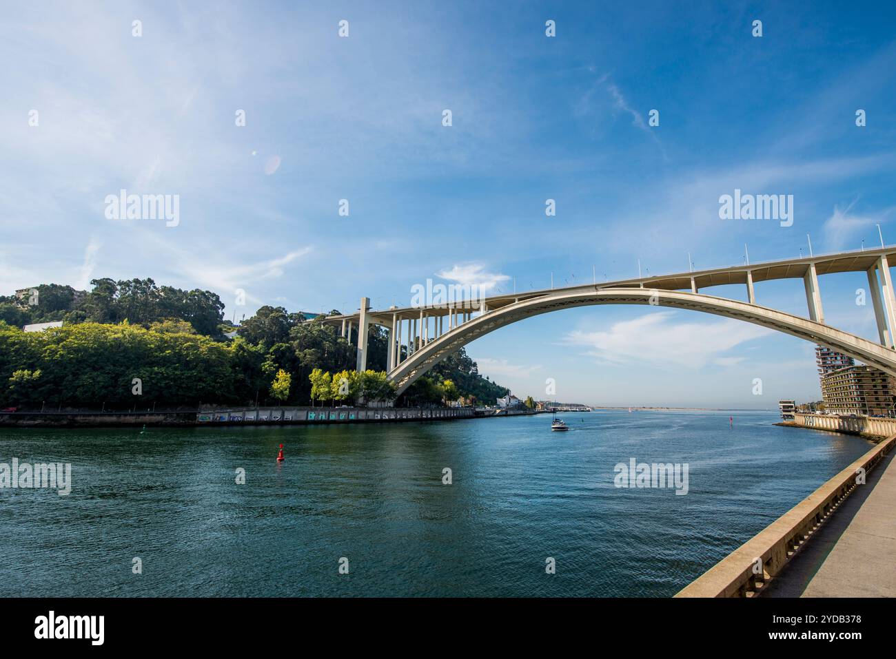 Ponte de arrabida river douro hi-res stock photography and images - Alamy
