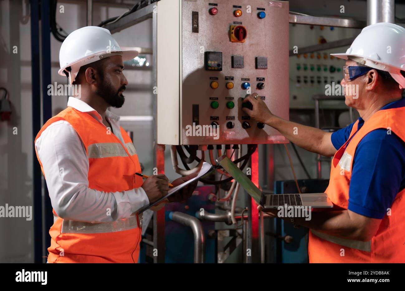 Man explaining control panel hi-res stock photography and images - Alamy