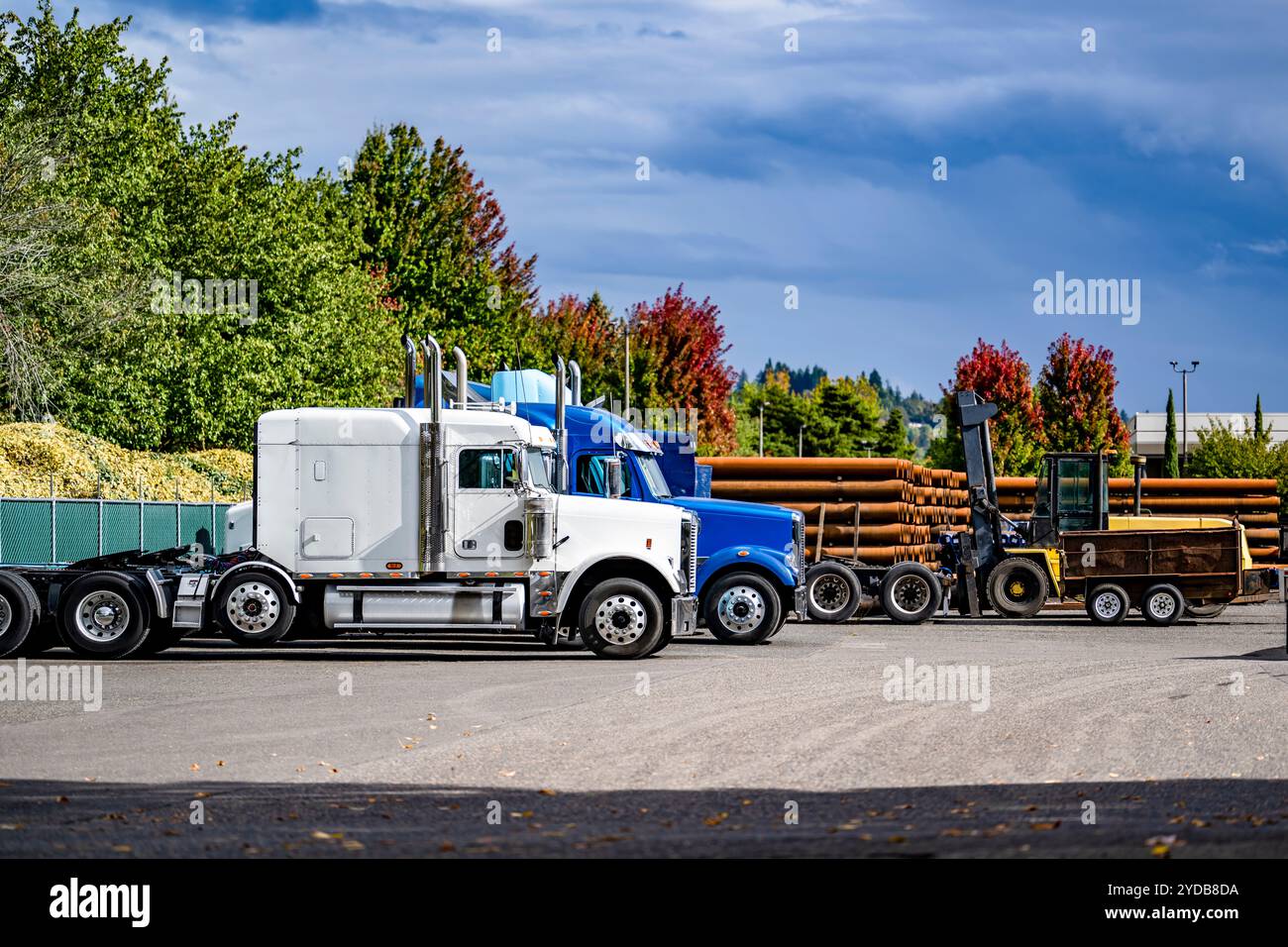 Industrial grade carrier big rig blue day cab bonnet semi truck with ...
