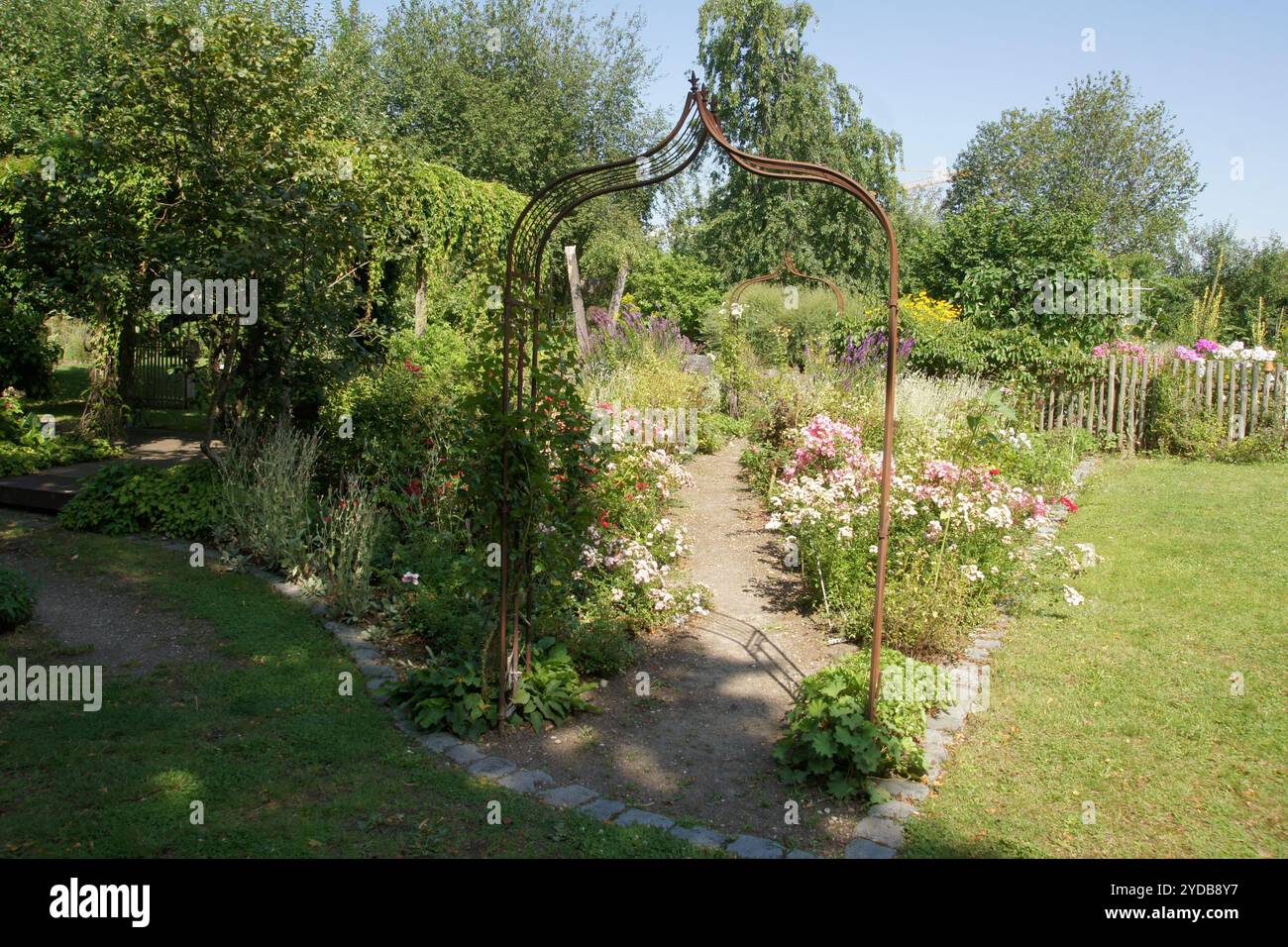 Cottage herb garden hi-res stock photography and images - Alamy