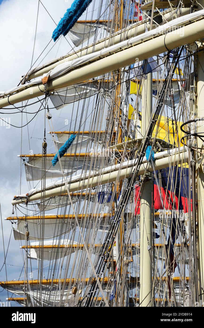Flags sails rigging hi-res stock photography and images - Alamy