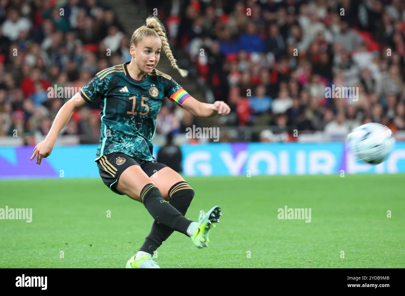 London, UK. 25th Oct, 2024. Giulia Gwinn (Bayern Munich)of Germany in ...