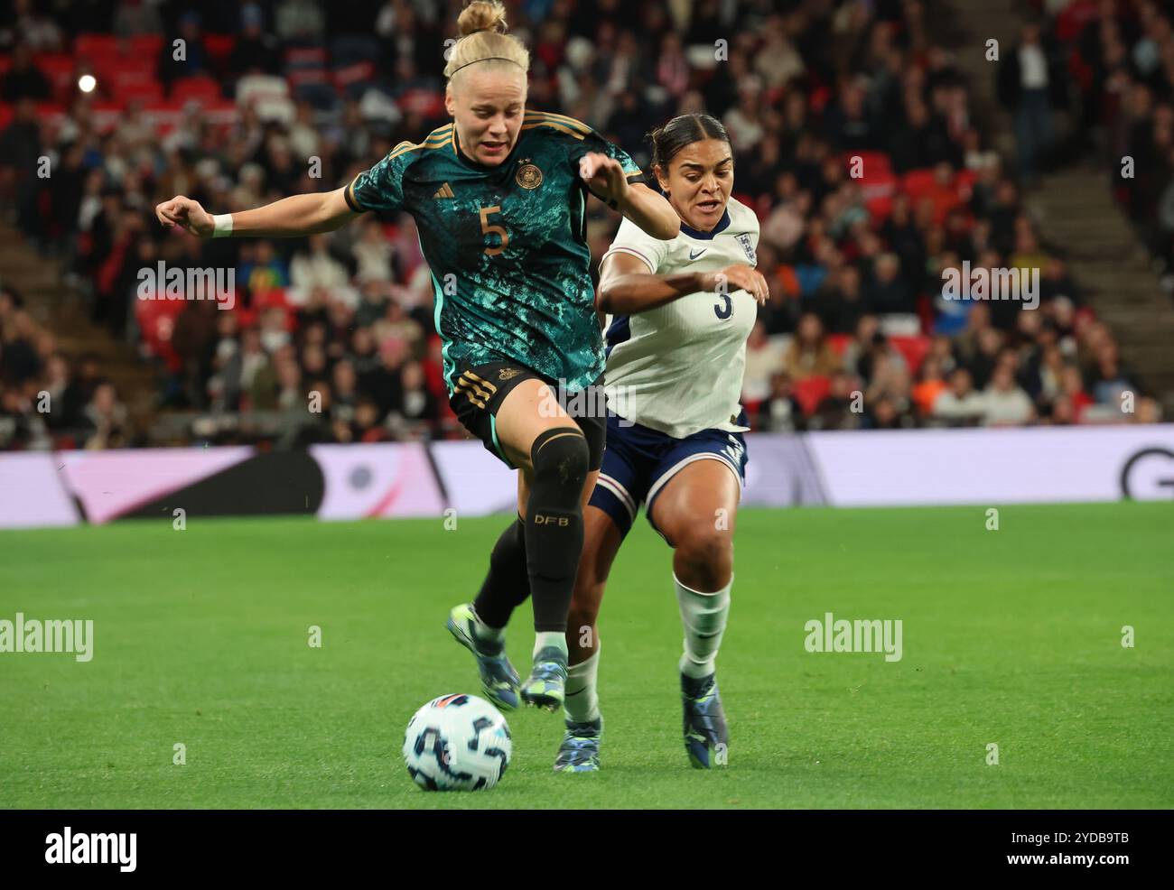 London, UK. 25th Oct, 2024. L-R Pia-Sophie Wolter of Germany and ...
