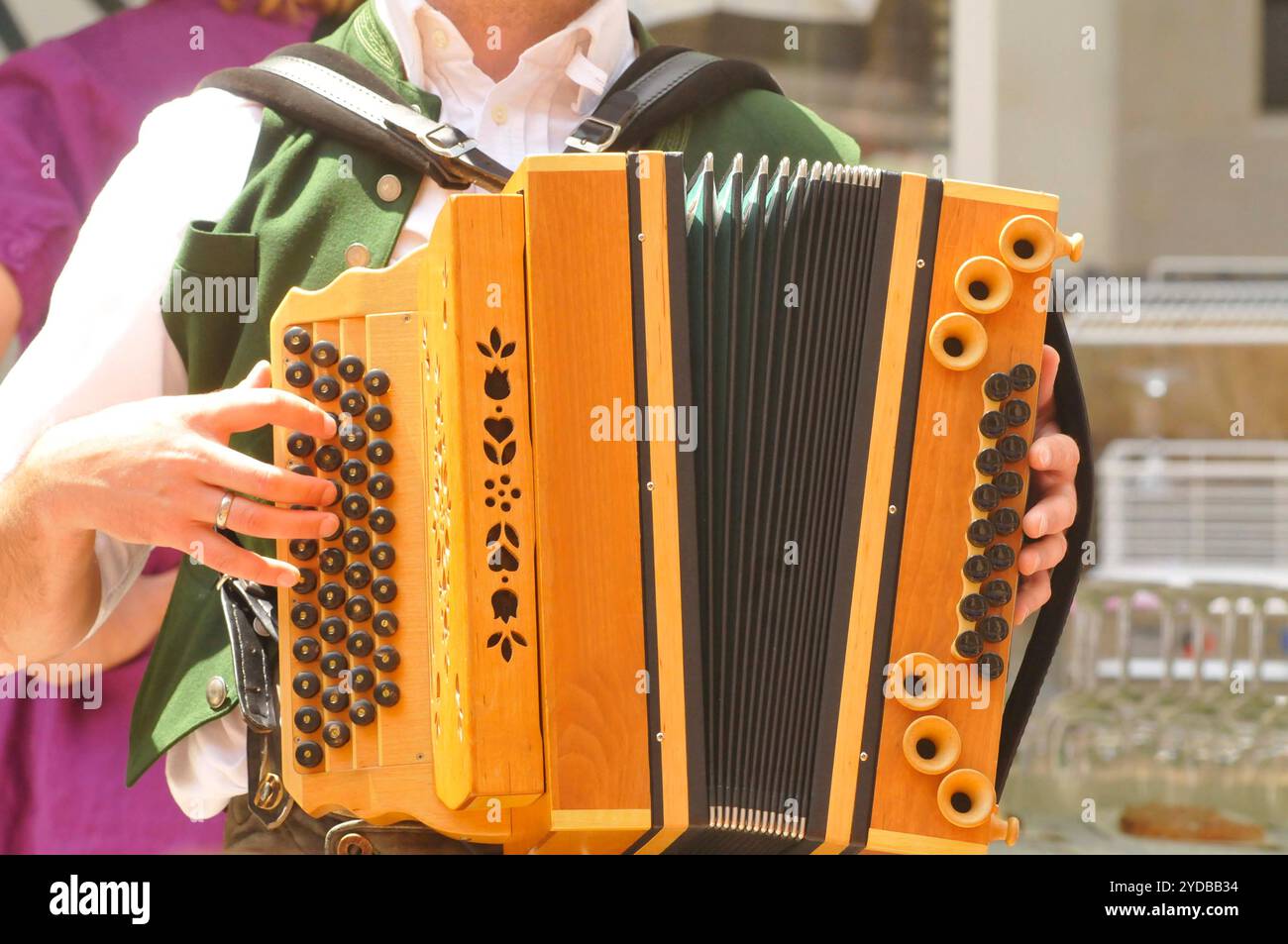 Folk music tradition hi-res stock photography and images - Alamy