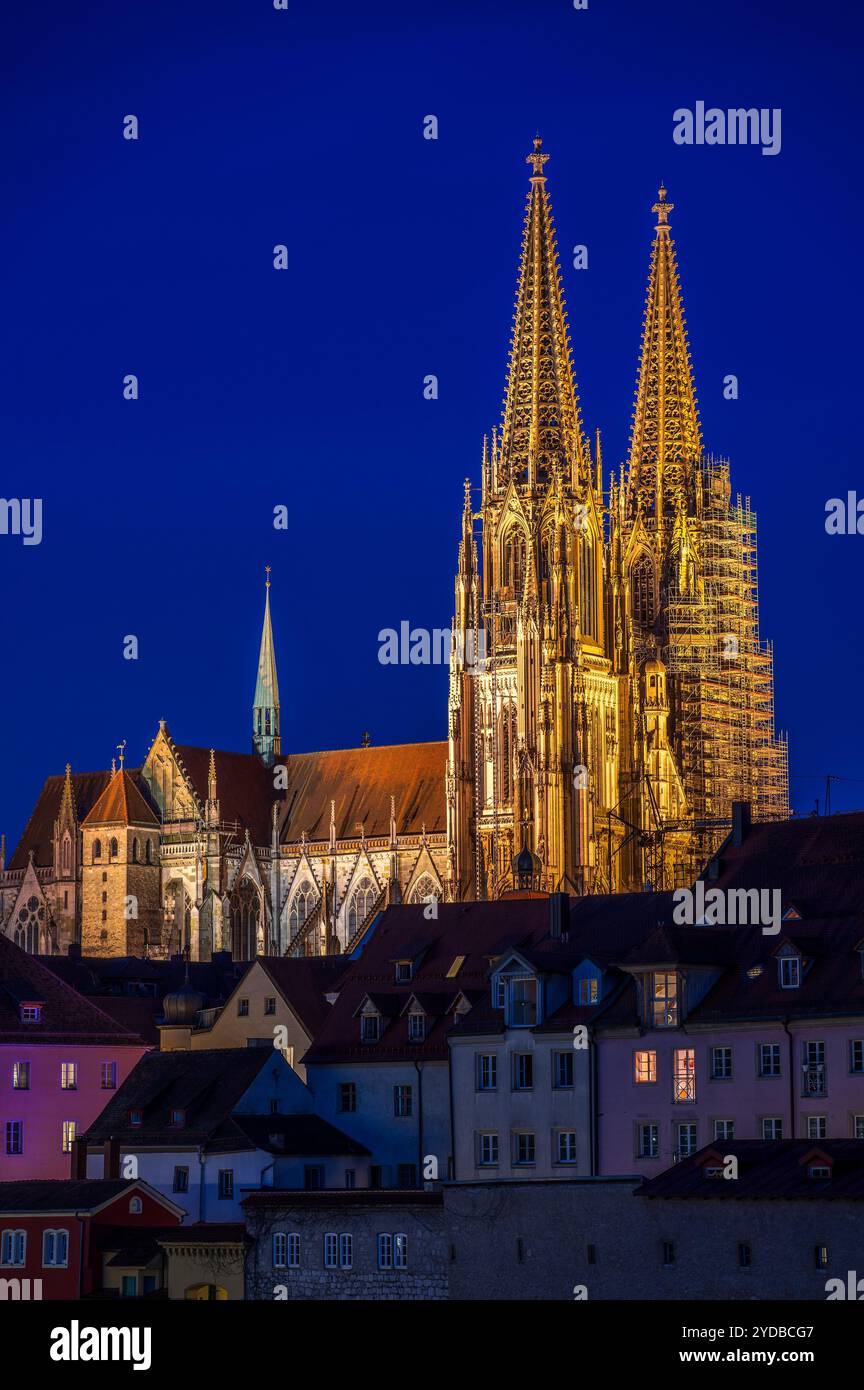 Night view beautiful old cathedral hi-res stock photography and images ...