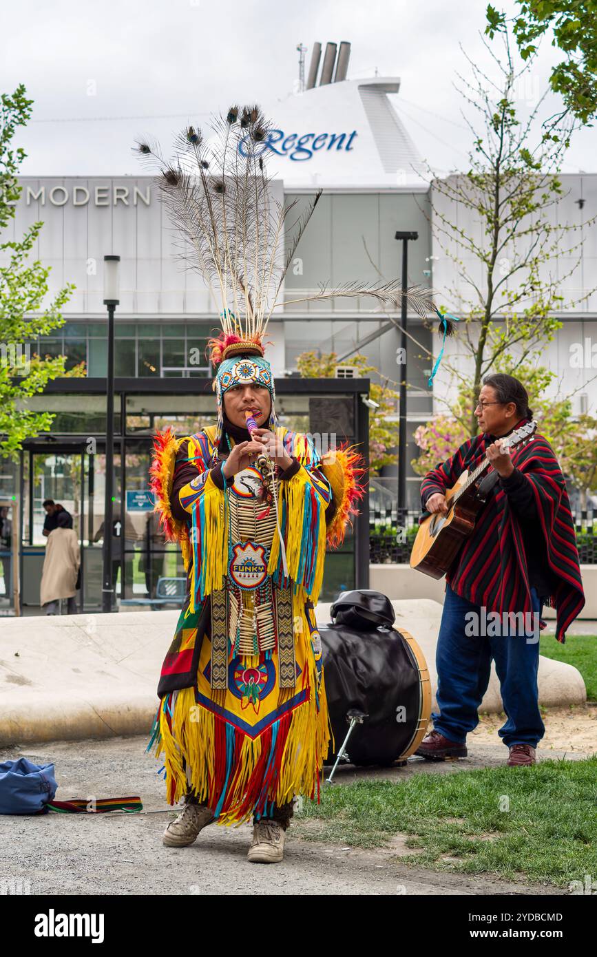 Modern indigenous americans hi-res stock photography and images - Alamy