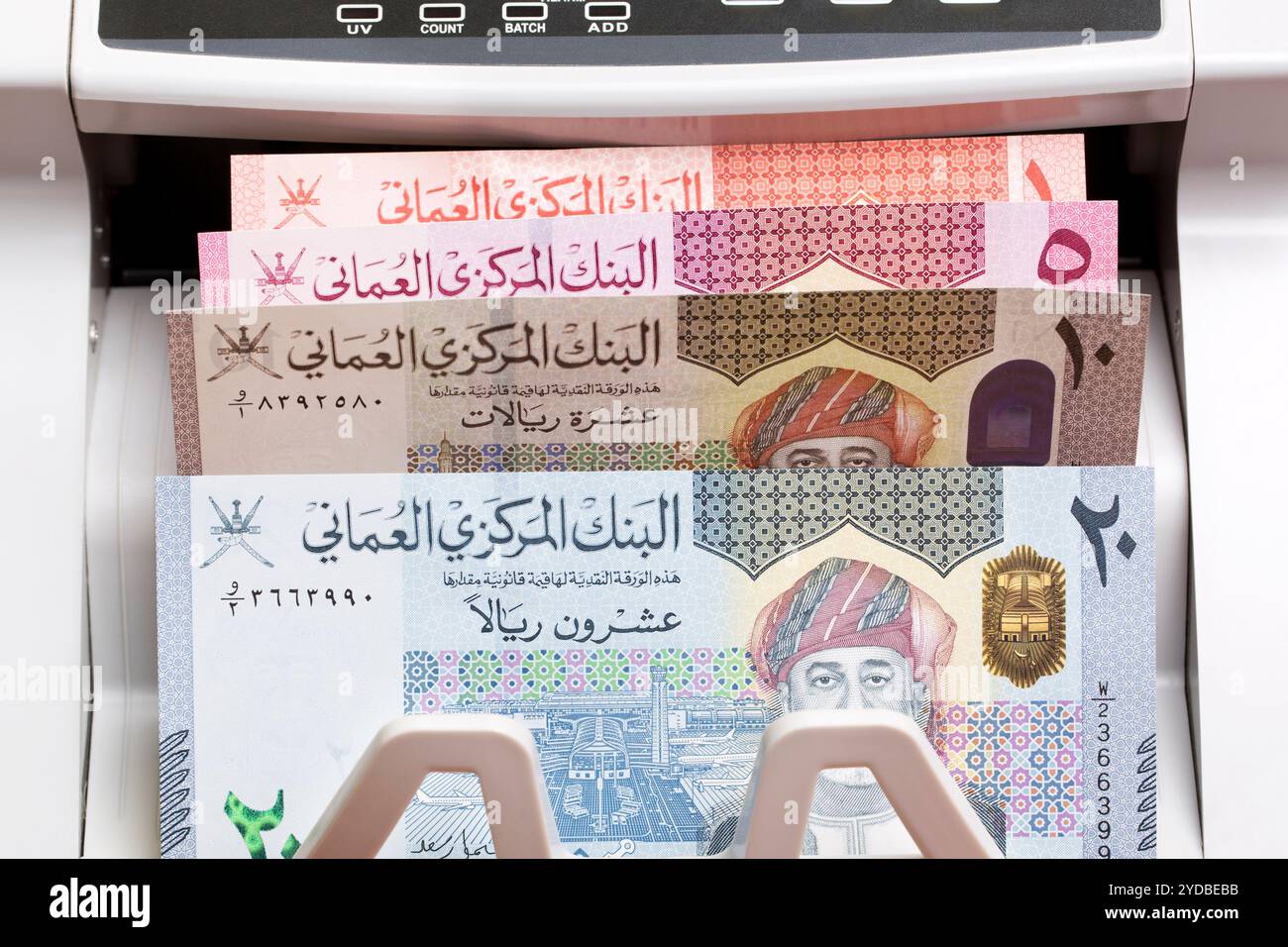 Omani rial in the counting machine Stock Photo - Alamy