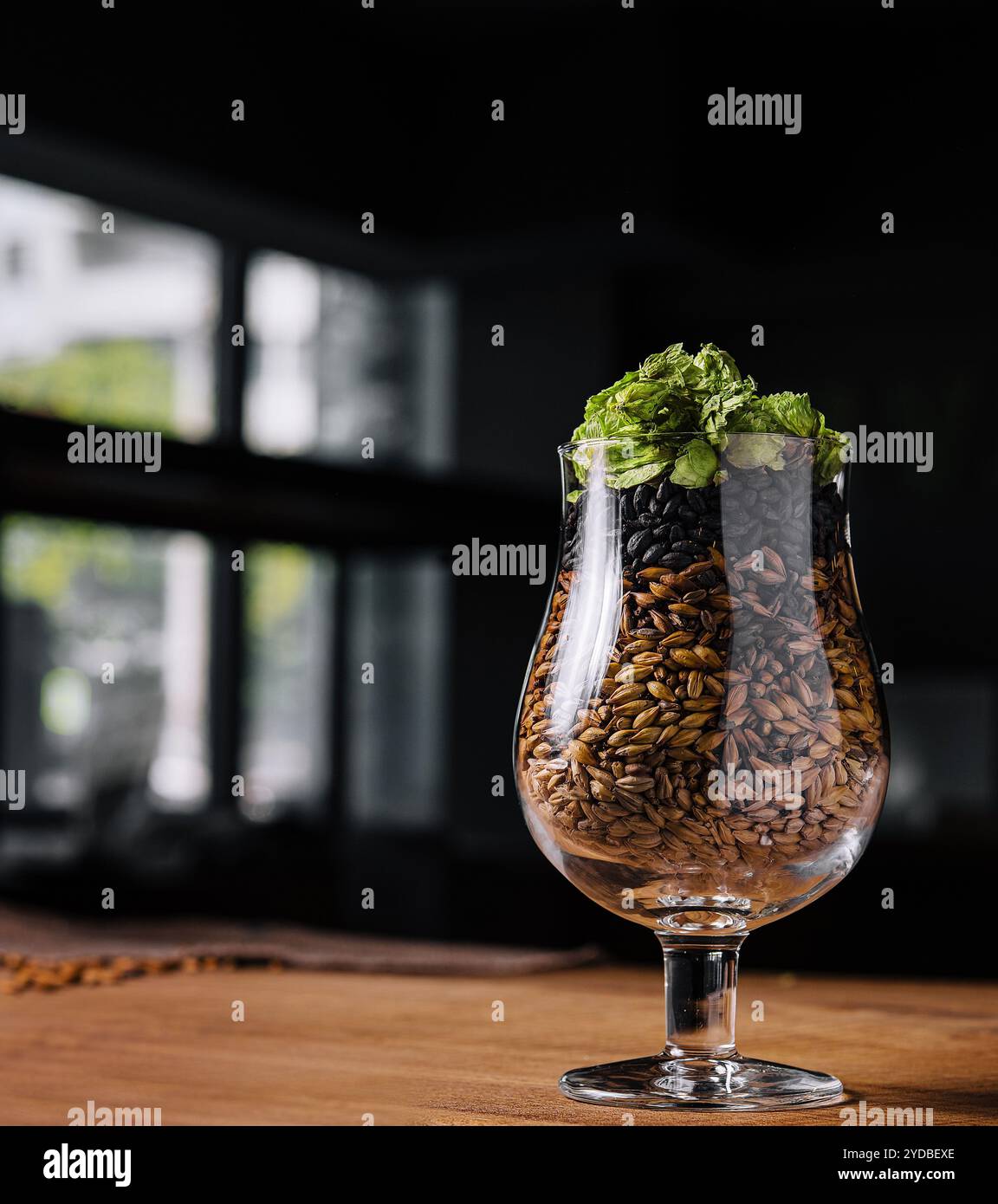 Gold hops hi-res stock photography and images - Alamy