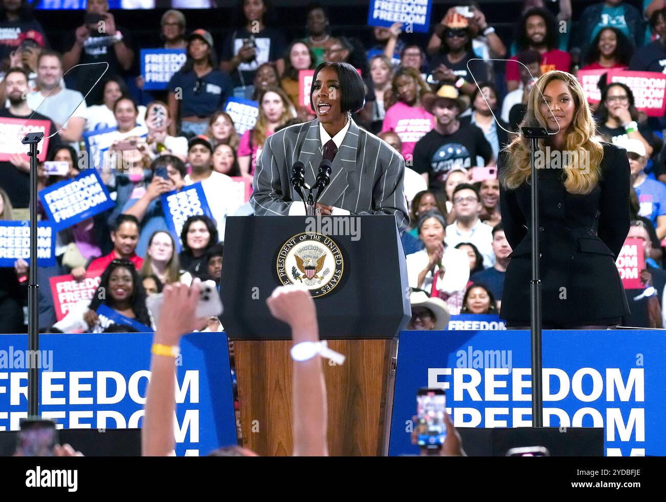 Musical artist Kelly Rowland on stage at a during a campaign event at ...