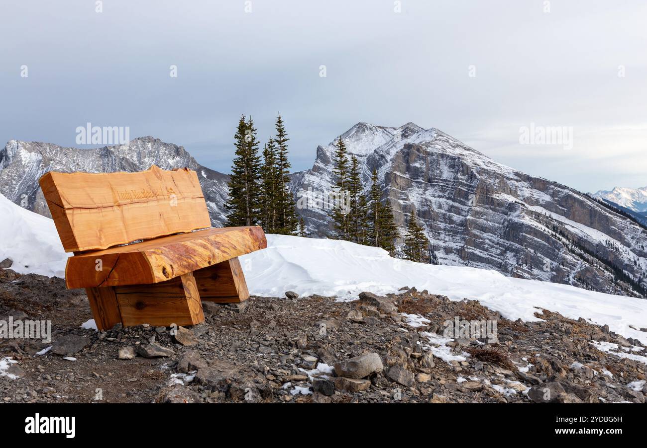 Jasper national park's skyline trail hi-res stock photography and ...