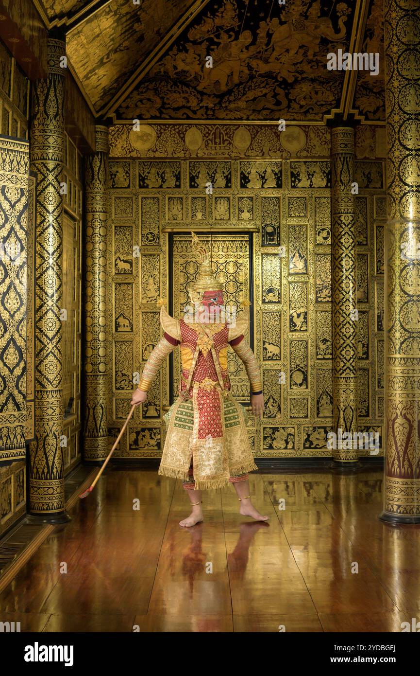 Khon, Is a classic Thai dance in a mask. This is giant and he is the ...