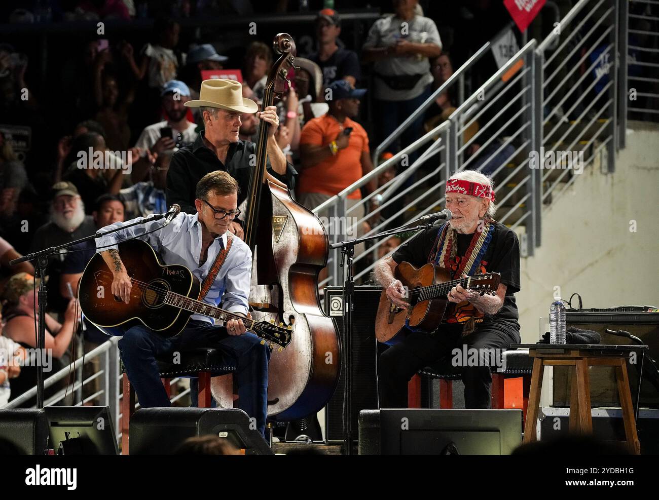 Houston, USA. 25th Oct, 2024. Willie Nelson performs during a campaign ...