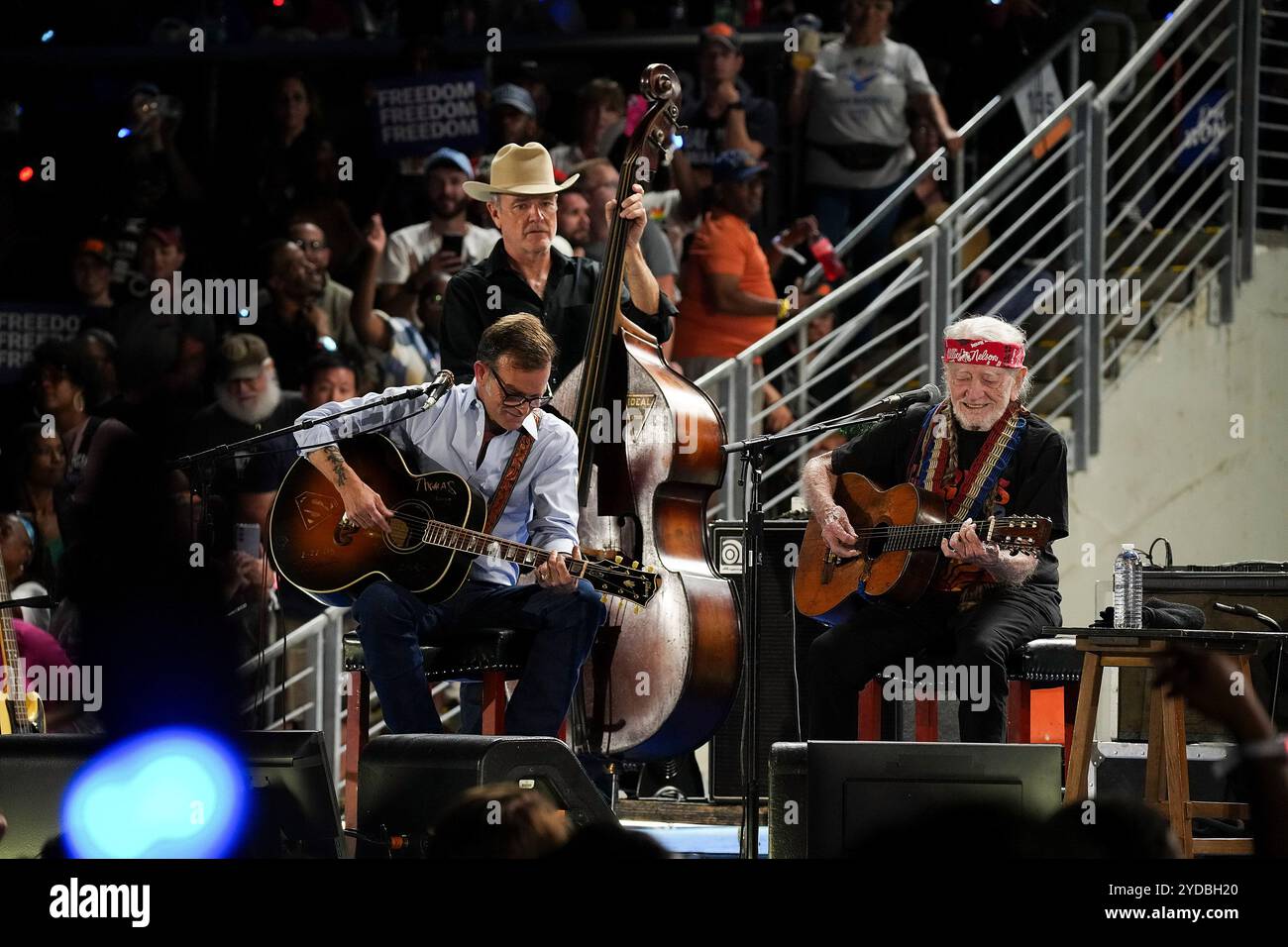 Houston, USA. 25th Oct, 2024. Willie Nelson performs during a campaign ...