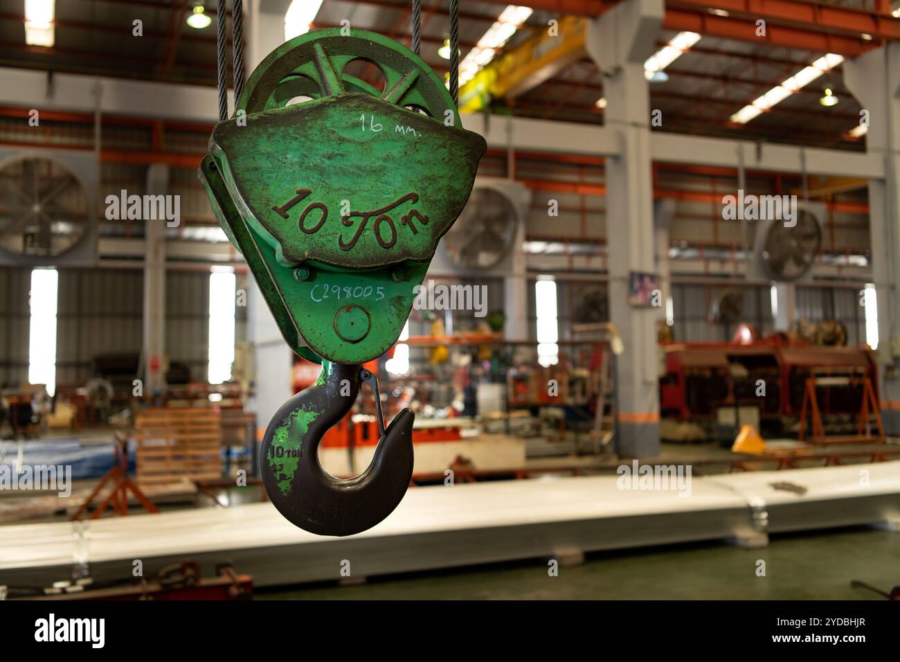 Industrial lifting hi-res stock photography and images - Alamy