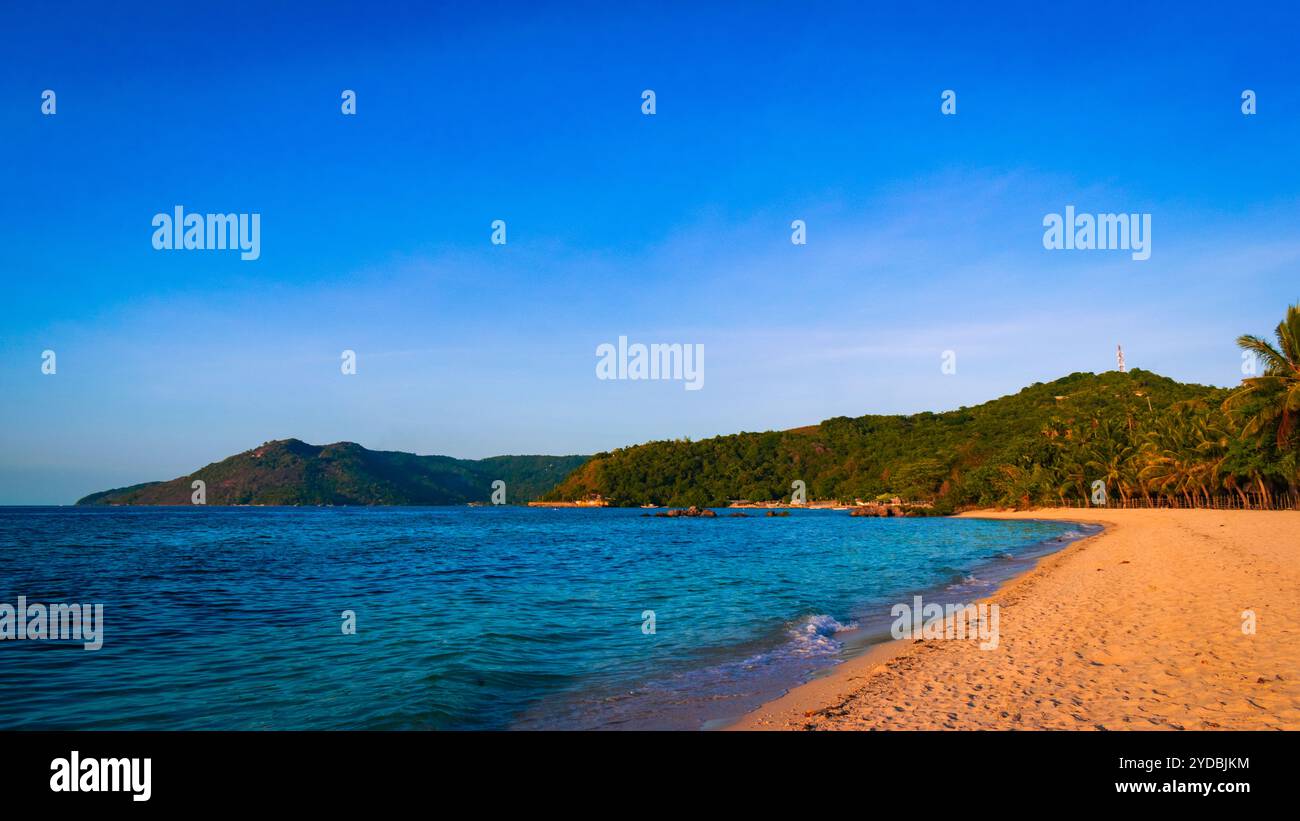 Golden sunset at sea. Bonbon Beach, Romblon Island, Philippines Stock ...