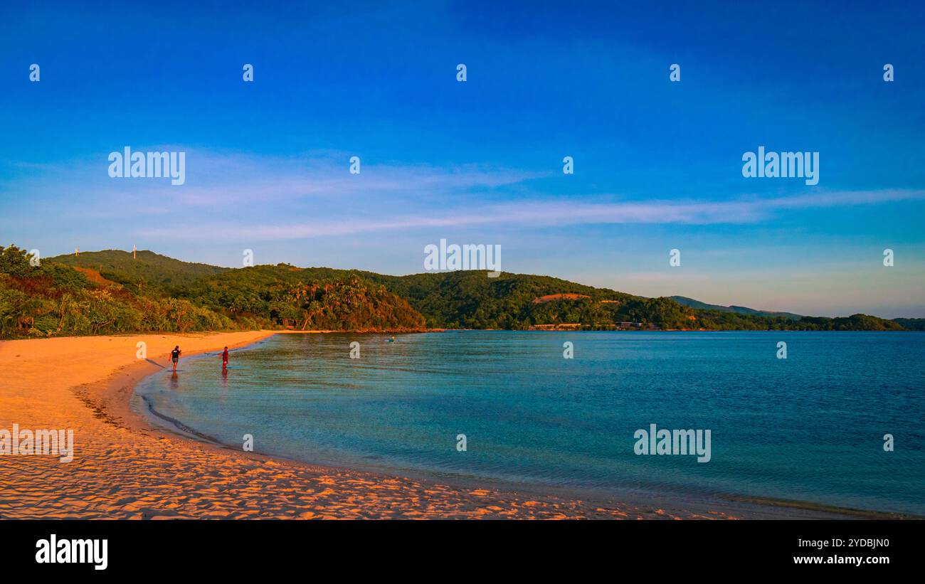 Golden sunset at sea. Bonbon Beach, Romblon Island, Philippines Stock ...
