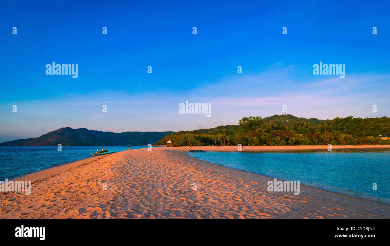 Golden sunset at sea. Bonbon Beach, Romblon Island, Philippines Stock ...