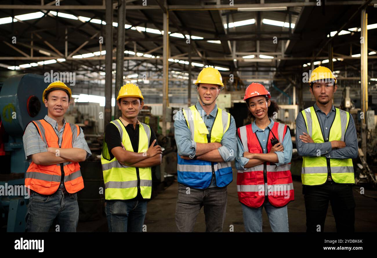 The foreign chief engineer came to inspect the old mechanical factory ...