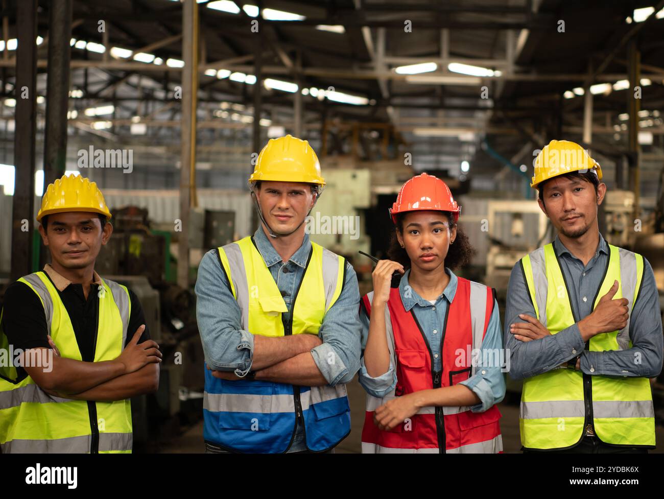 The foreign chief engineer came to inspect the old mechanical factory ...