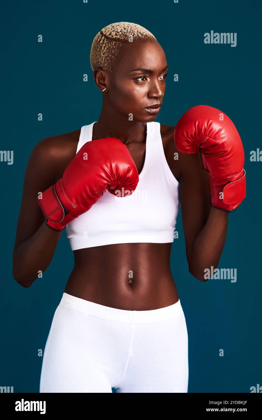 Mma fighter prepare boxing hi-res stock photography and images - Alamy