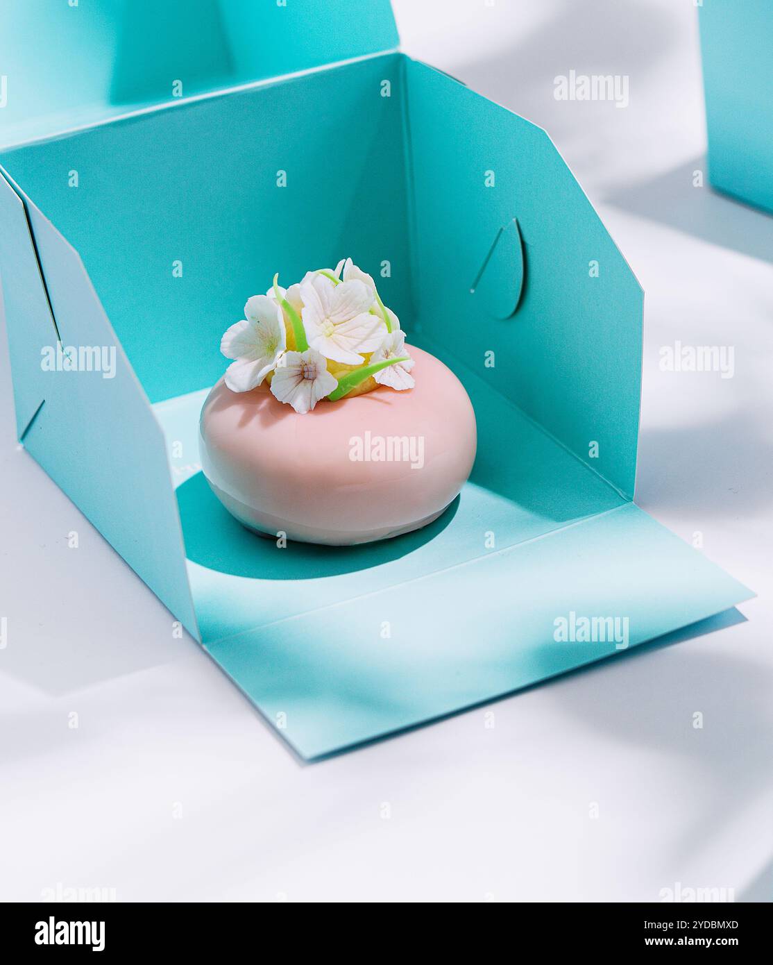 Luxury pink mousse cake hi-res stock photography and images - Alamy