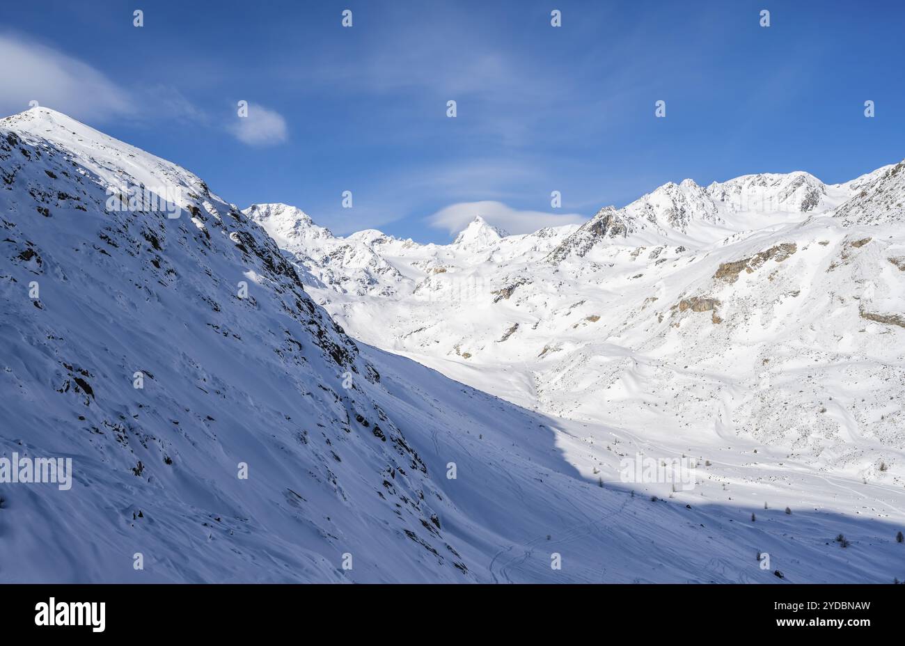 Snow-covered mountain landscape, Hinteres Martelltal with mountain peak ...