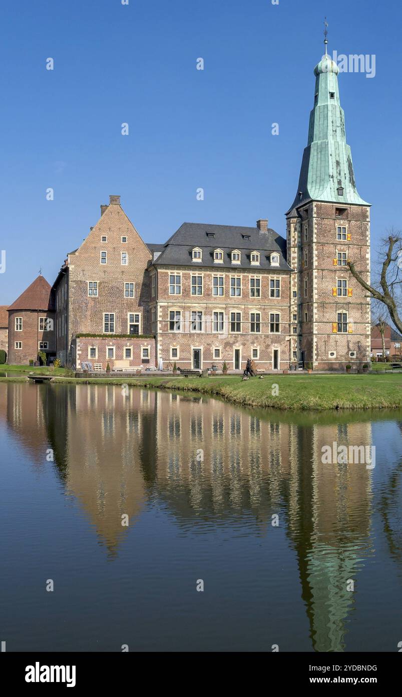 Historic moated castle, Renaissance Raesfeld Castle, Freiheit Raesfeld ...