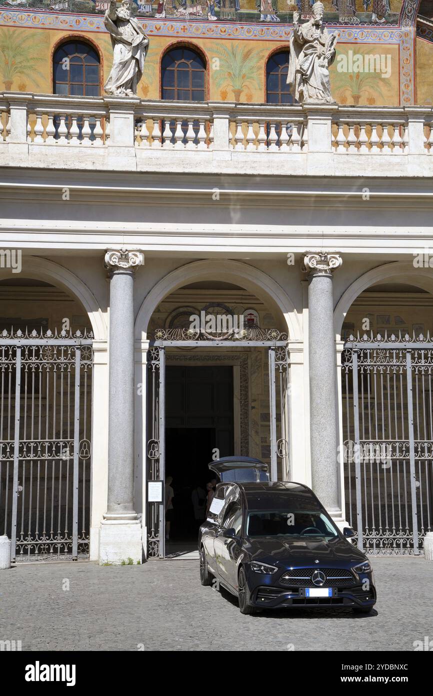Funeral, hearse, the oldest Marian church in Rome, Santa Maria in ...