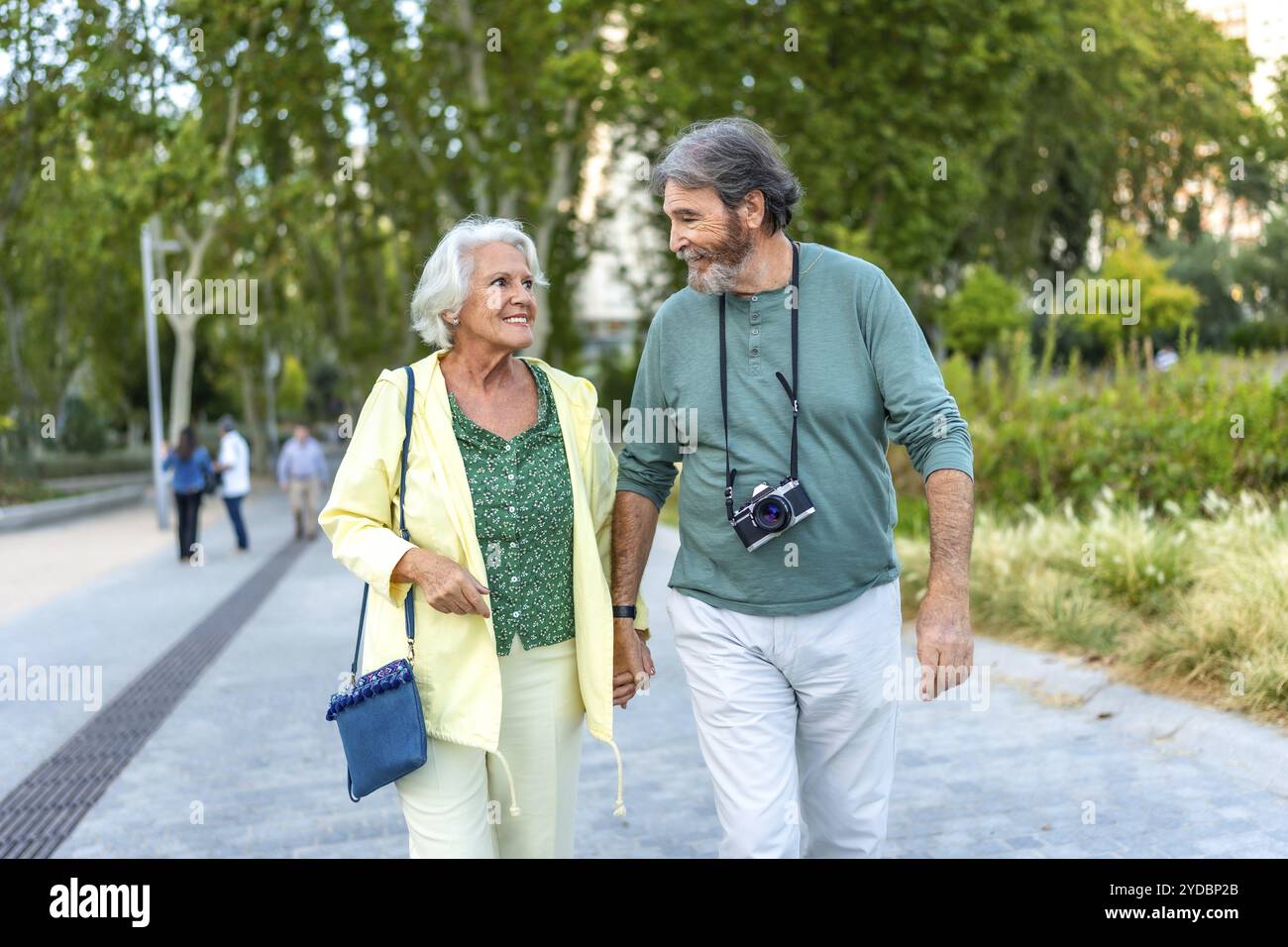 Elderly friends walking around hi-res stock photography and images - Alamy