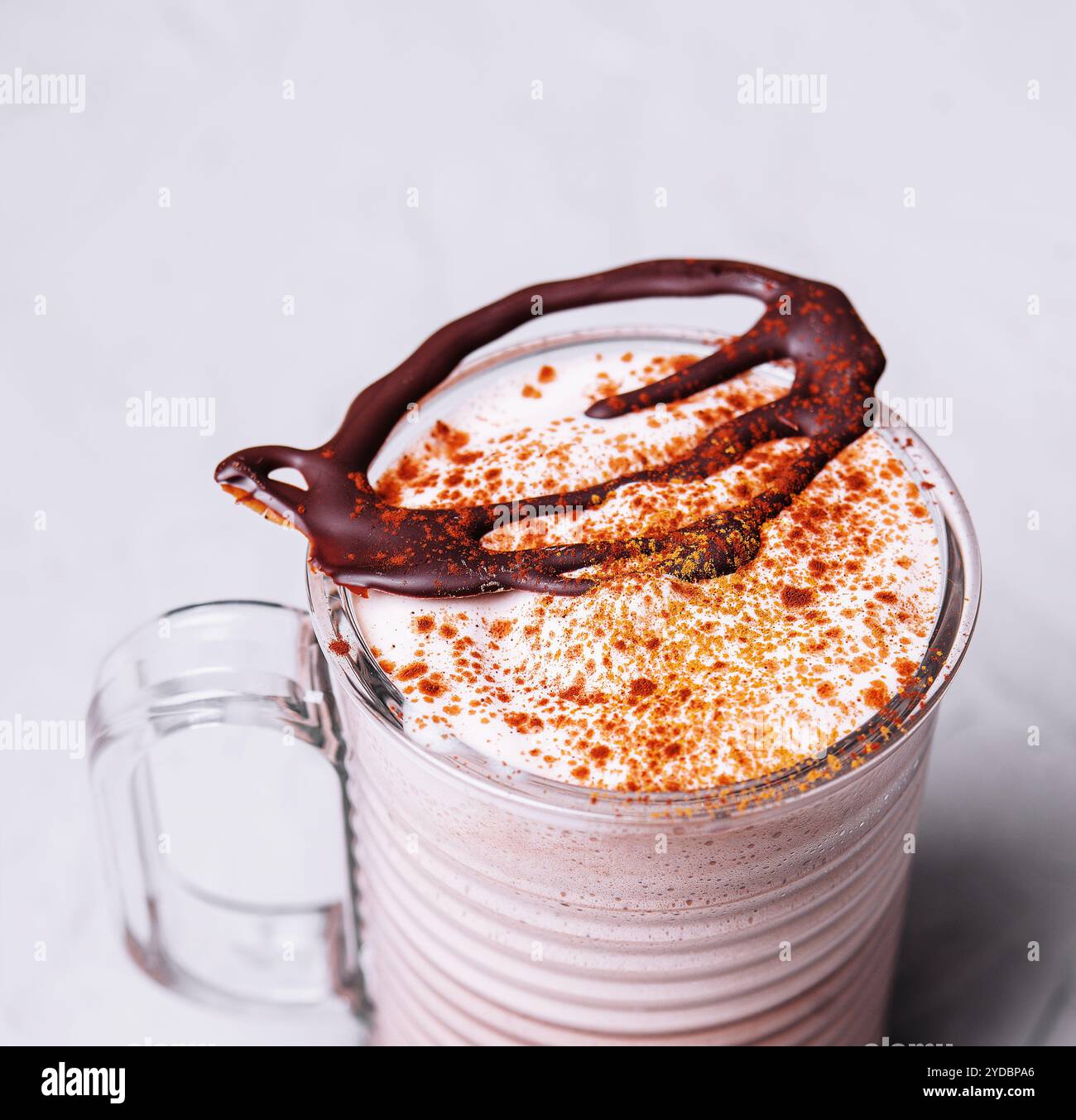 Latte macchiato chocolate powder hi-res stock photography and images ...