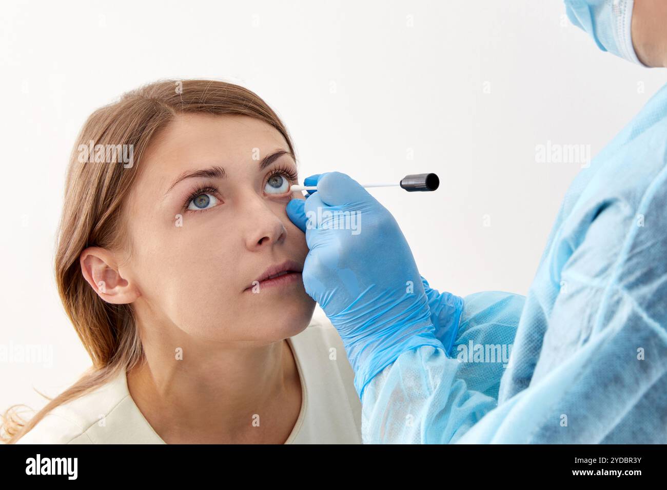 Doctor taking sample with swab from the eye Stock Photo - Alamy