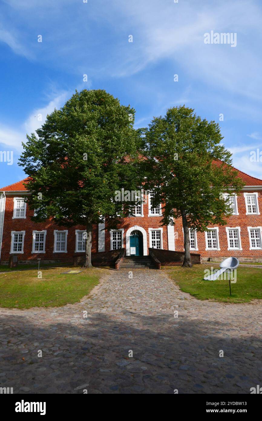 Courtyard risalit with main portal hi-res stock photography and images ...